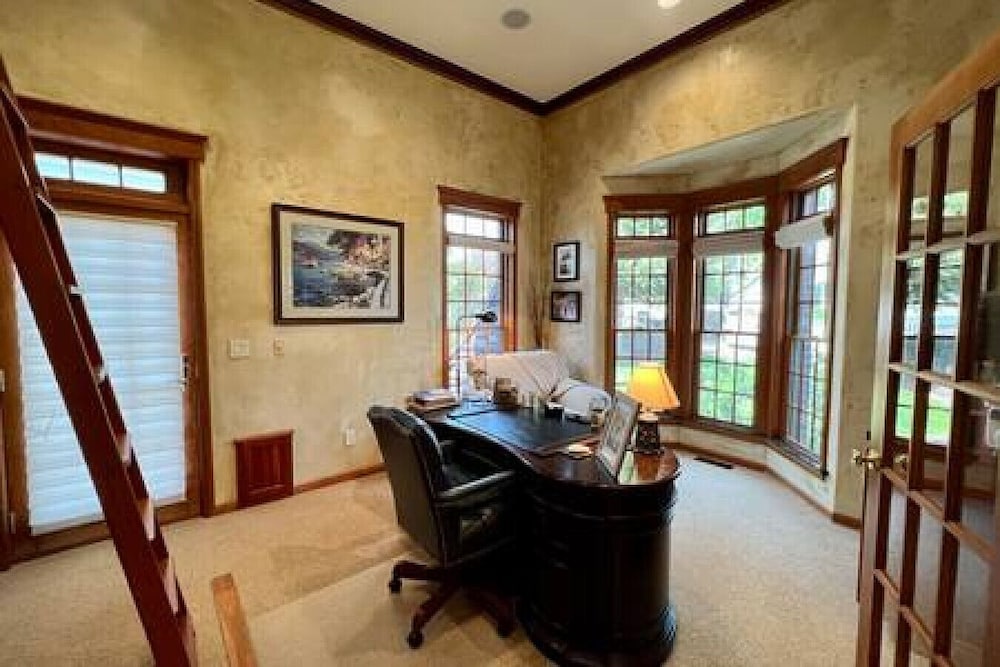 Bella Vita Estate - Gorgeous Luxury Home W/hot Tub. Local Golfing 50% Off! - Oregon
