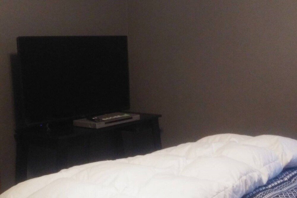 3 Bedroom Oasis Away From Home By Downtown Mchenry Dogs Welcome Near Hospital - Crystal Lake