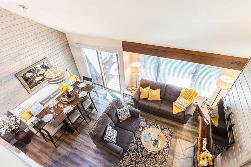 2 Bedroom +Loft, 2 Bath Townhouse In The Galena Territory - Illinois