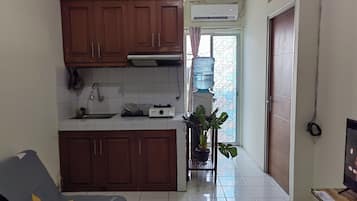 Apartamento, 2 quartos | Cozinha privada | Geladeira, cooktop, chaleira elétrica