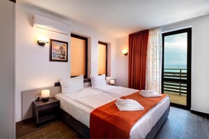 Quarto Clássico com Cama de Casal, varanda, vista para o mar | Wi-fi grátis, roupa de cama fornecida