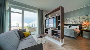 Estúdio, 1 cama de casal | Cofres nos quartos, escrivaninha, espaço de trabalho para notebook