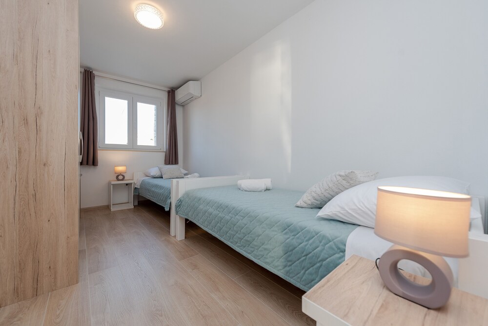 Villa First Row To The Sea - Nin