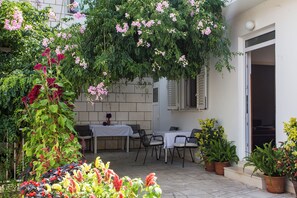 Quarto casal (Double Room 2) | Terraço/pátio
