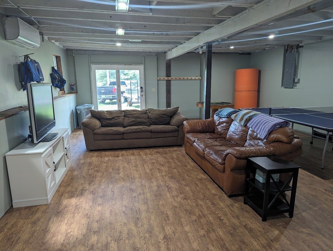 Knotty Pine Home- 2 Min Walk To Lake And Dock - Rangeley, ME