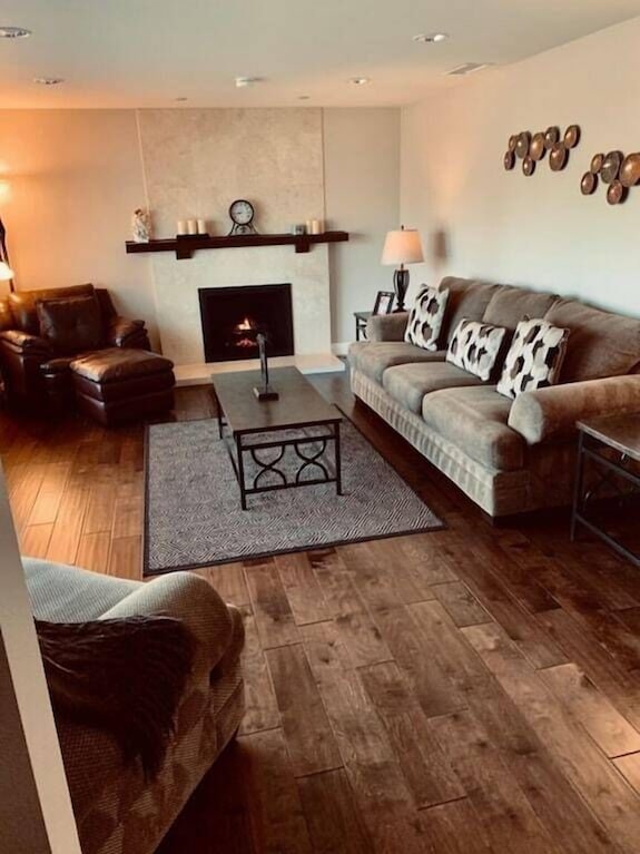 Corner Lot Private House Near Disneyland | Private Hot Tub | Quiet Neighborhood - Cerritos, CA