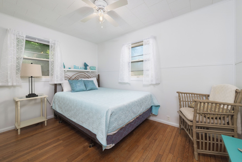 Flip Flop Cottage - Cute And Comfortable Cottage Located Just Three Blocks From Lake Michigan! - South Haven, MI