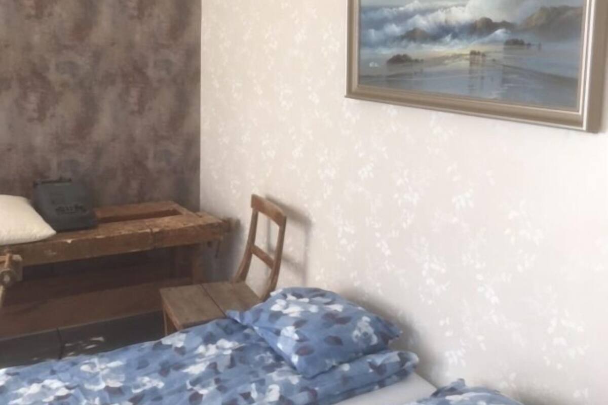 Berços grátis, Wi-Fi de cortesia, roupa de cama