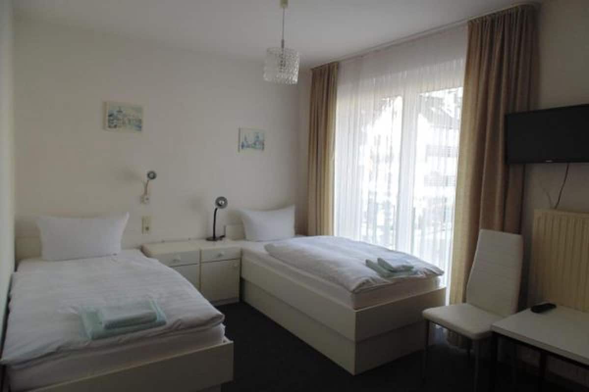 1 quarto, roupa de alta qualidade, edredões de penas, secretária