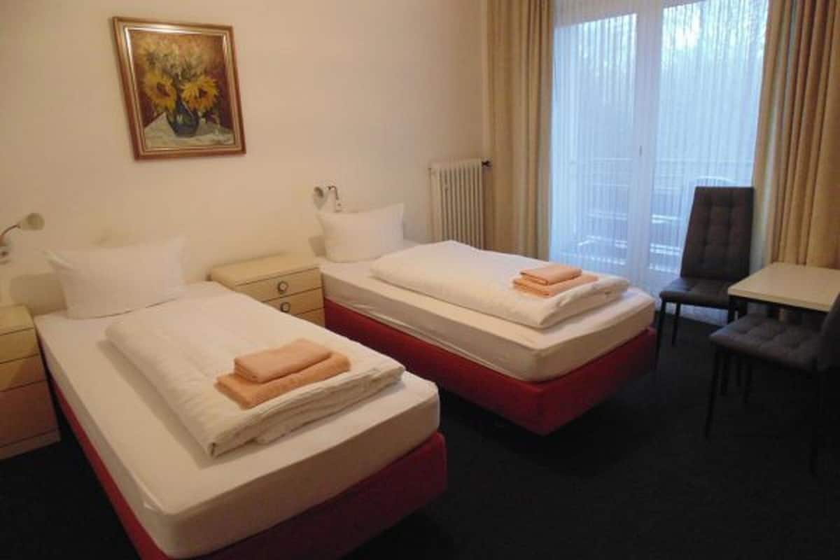 1 quarto, roupa de alta qualidade, edredões de penas, secretária