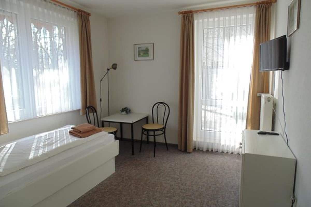 1 quarto, roupa de alta qualidade, edredões de penas, secretária