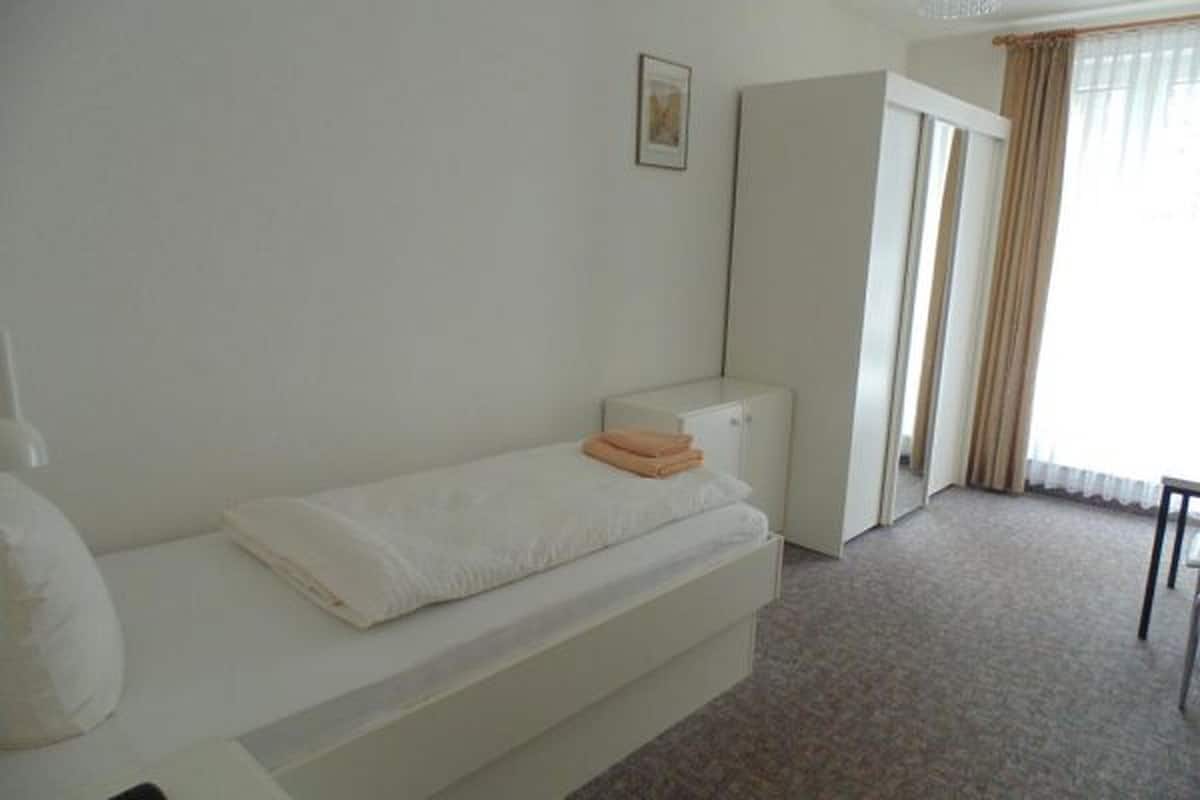 Quarto solteiro | Roupas de cama premium, edredons de pluma, escrivaninha