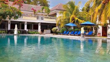 Piscina interior, piscina exterior