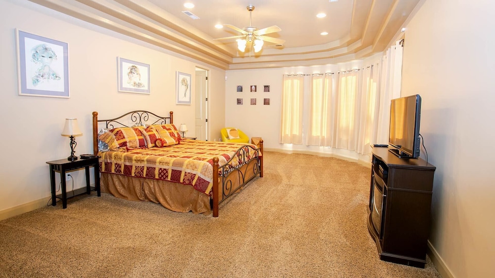 Large Vacation Home In Kanab, Ut With Pool And Hot Tub. Close To Zion And Bryce! - Kanab, UT