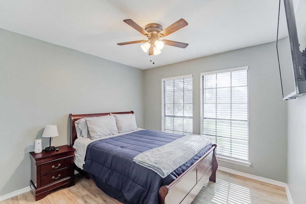 A Lakehouse Right Here In Irving! - Irving