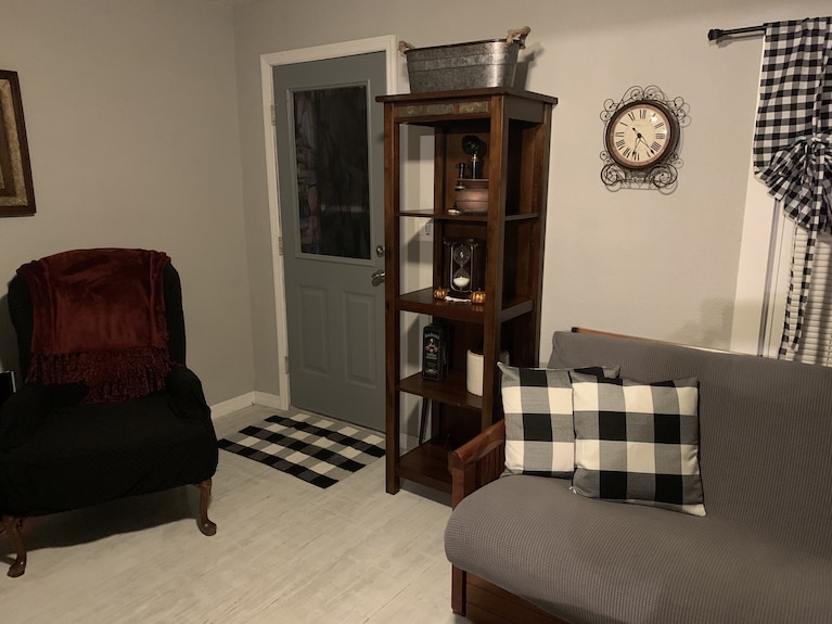 ️️Cozy Cottage On Central Pet Friendly, 2 Blocks Off Main Street - New Port Richey, FL