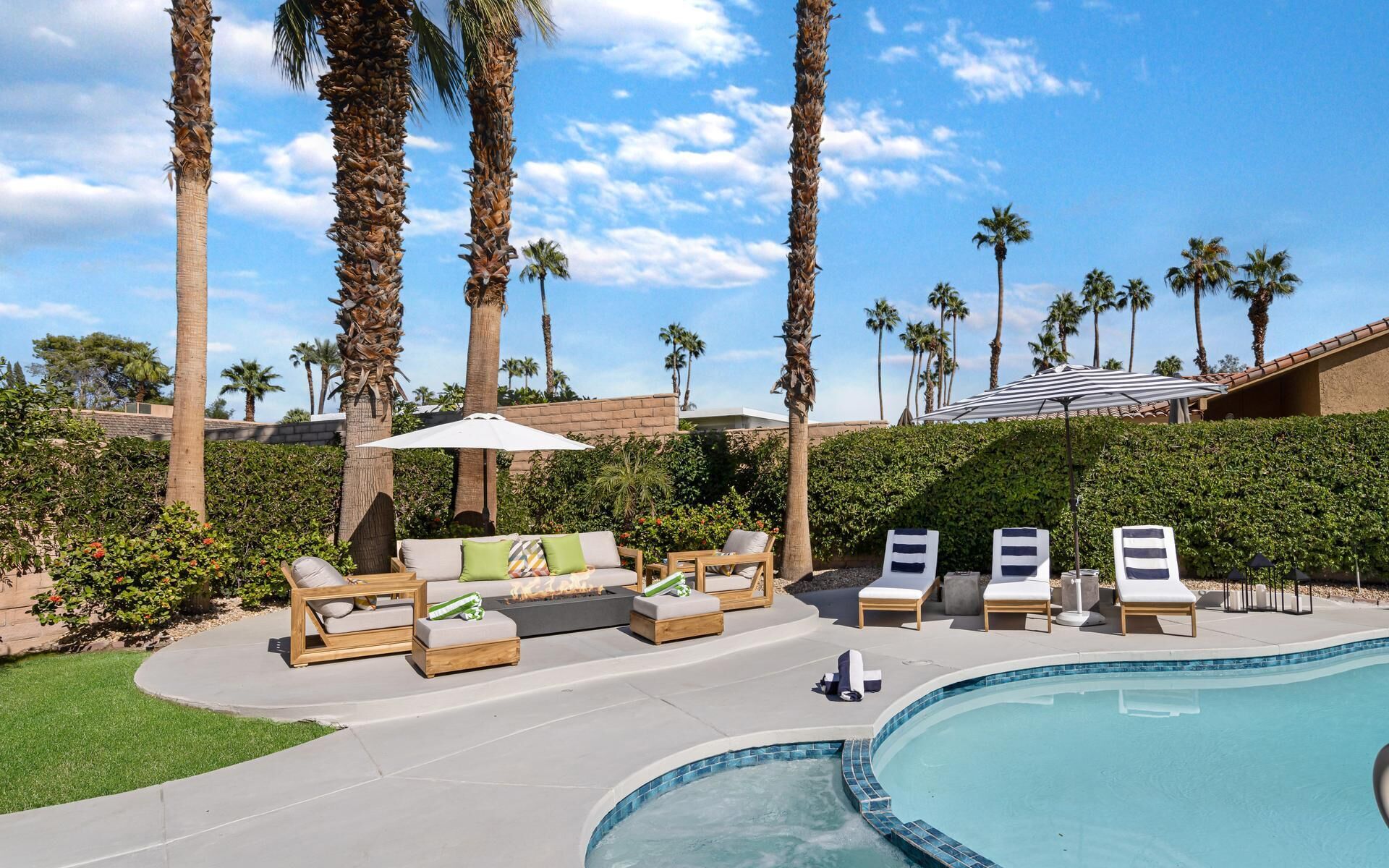 Resort Style House with Salt Water Pool, Spa, and Fire Pit -1 month ...