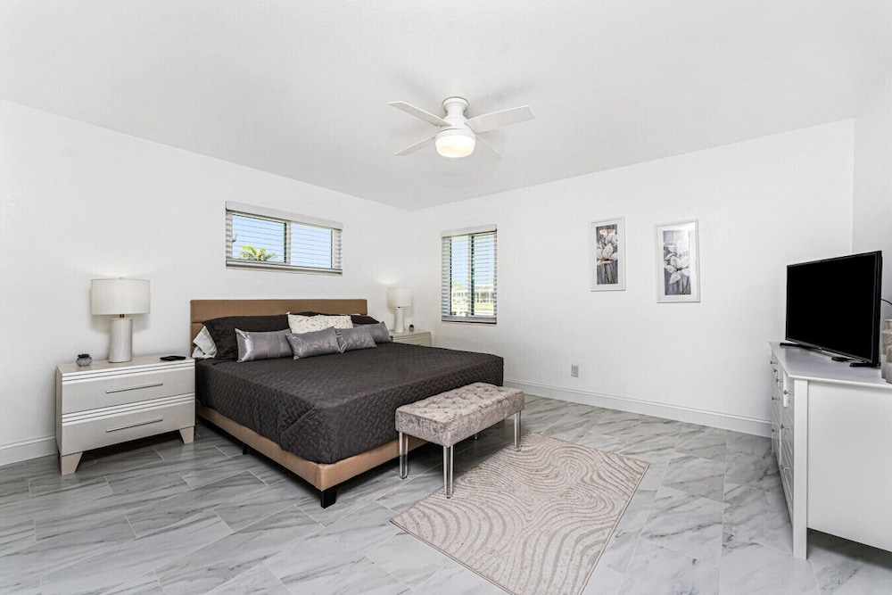 V Capri - Waterfront Luxury Home - Free Amenities/pool/dock - Punta Gorda, Fl - Punta Gorda, FL