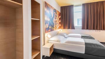 Quarto duplo | Escrivaninha, quartos à prova de som, Wi-Fi de cortesia, roupa de cama
