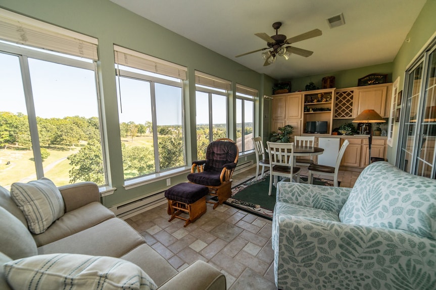 Two-story Branson Escape • Whirlpool Tub + Indoor - 브랜슨