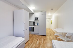 Estúdio, 2 camas de solteiro | Wi-Fi de cortesia, roupa de cama