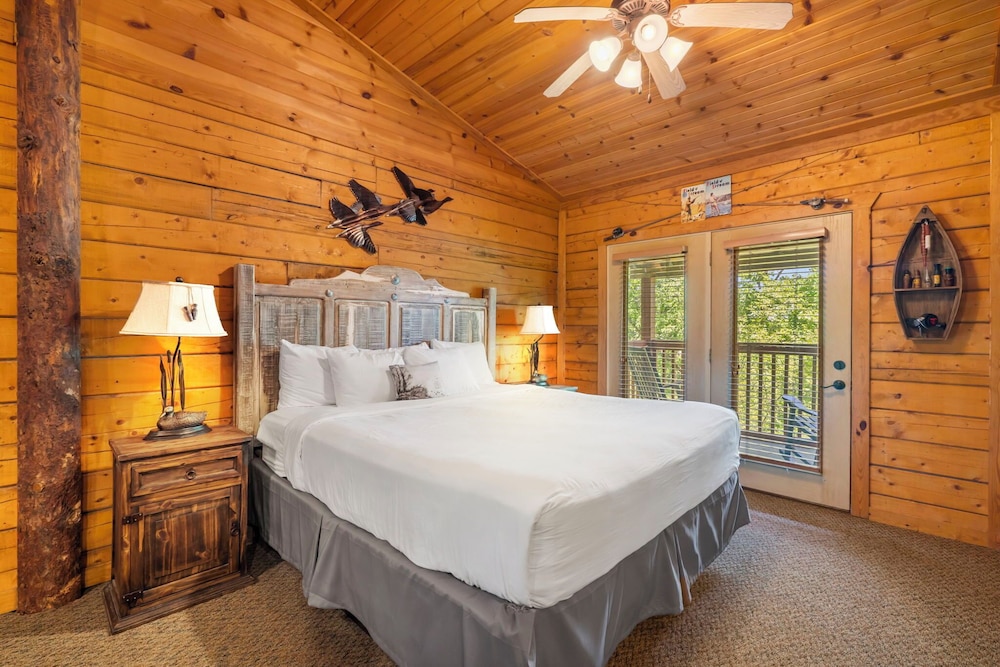 Lake Themed Cabin For Two, Jacuzzi Tub - Minutes From Shows! Ticket-golf Deals - Branson, MO