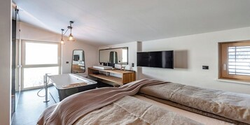 Penthouse, 3 quartos (White Gold) | Edredões de penas, cofre no quarto, secretária, quartos insonorizados 