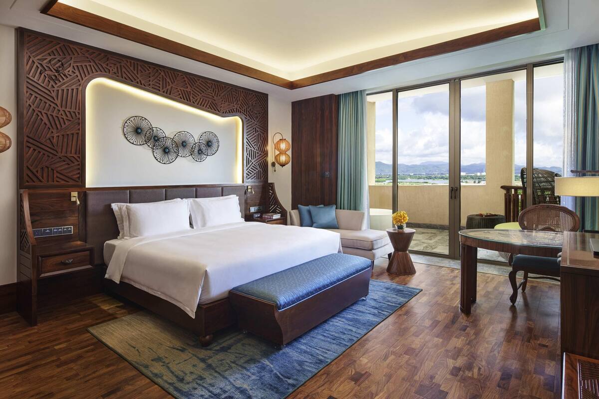 Fairmont, Quarto, 1 cama King, vista para o jardim | 1 quarto, roupas de cama premium, frigobar, escrivaninha
