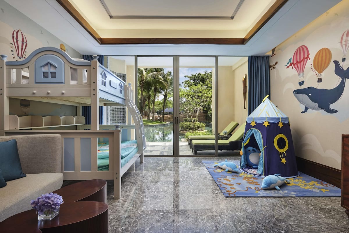 Fairmont, Suite Familiar, várias camas, acesso à piscina, vista para o oceano | Roupa de alta qualidade, minibar, secretária