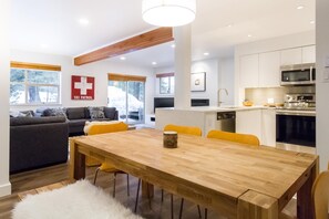 Apartamento em Condomínio Fechado, várias camas (Ski in Out, Great Location, Free Shut) | Restaurantes
