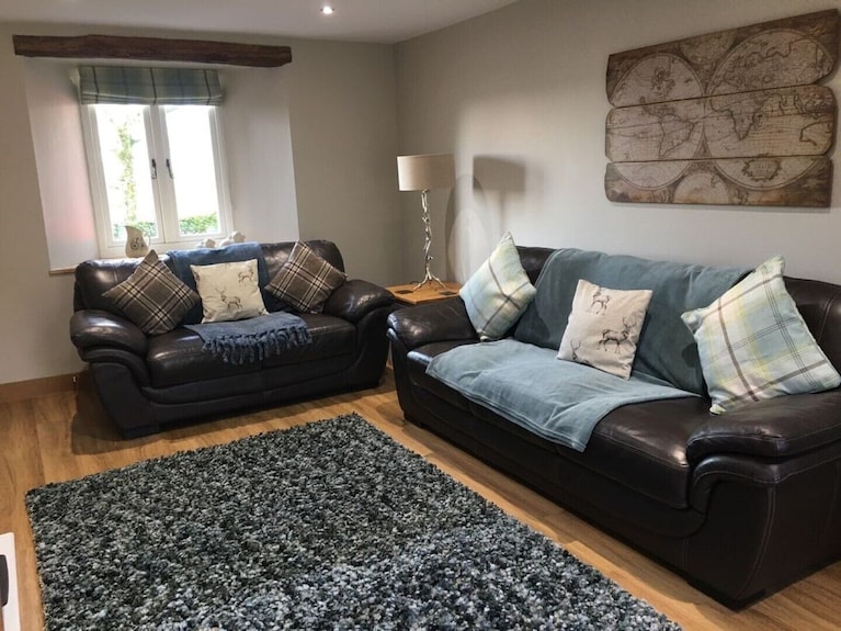 Stunning 3 Bed Cottage With Exceptional Views Over Fields And The Lakeland Fells - Kendal