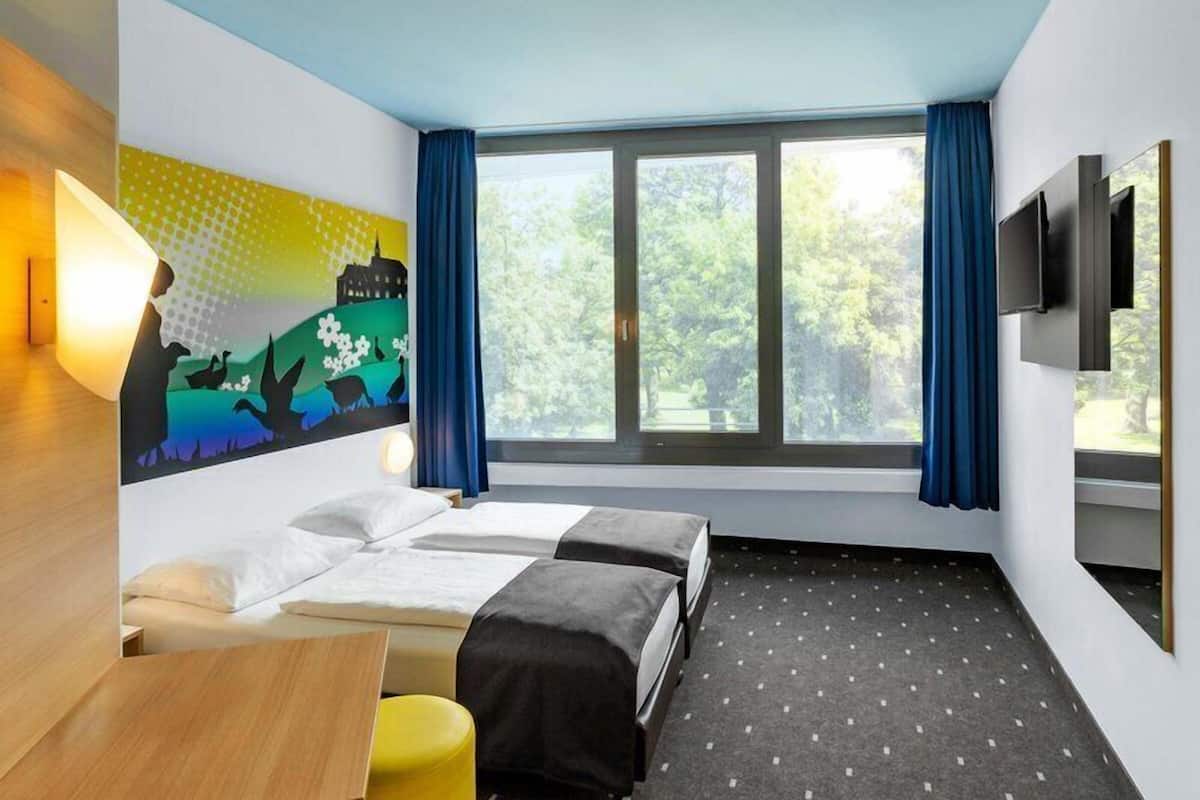 Quarto Twin | Secretária, Wi-fi grátis, roupa de cama fornecida
