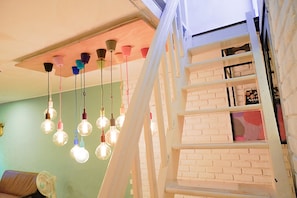 Quarto Quádruplo Sénior | Secretária, cortinas/cortinados opacos, camas desdobráveis