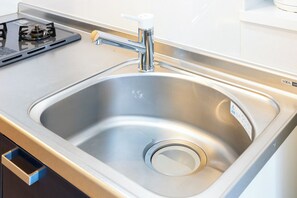 Apartamento conforto | Cozinha privada | Geladeira, micro-ondas, cooktop, chaleira elétrica