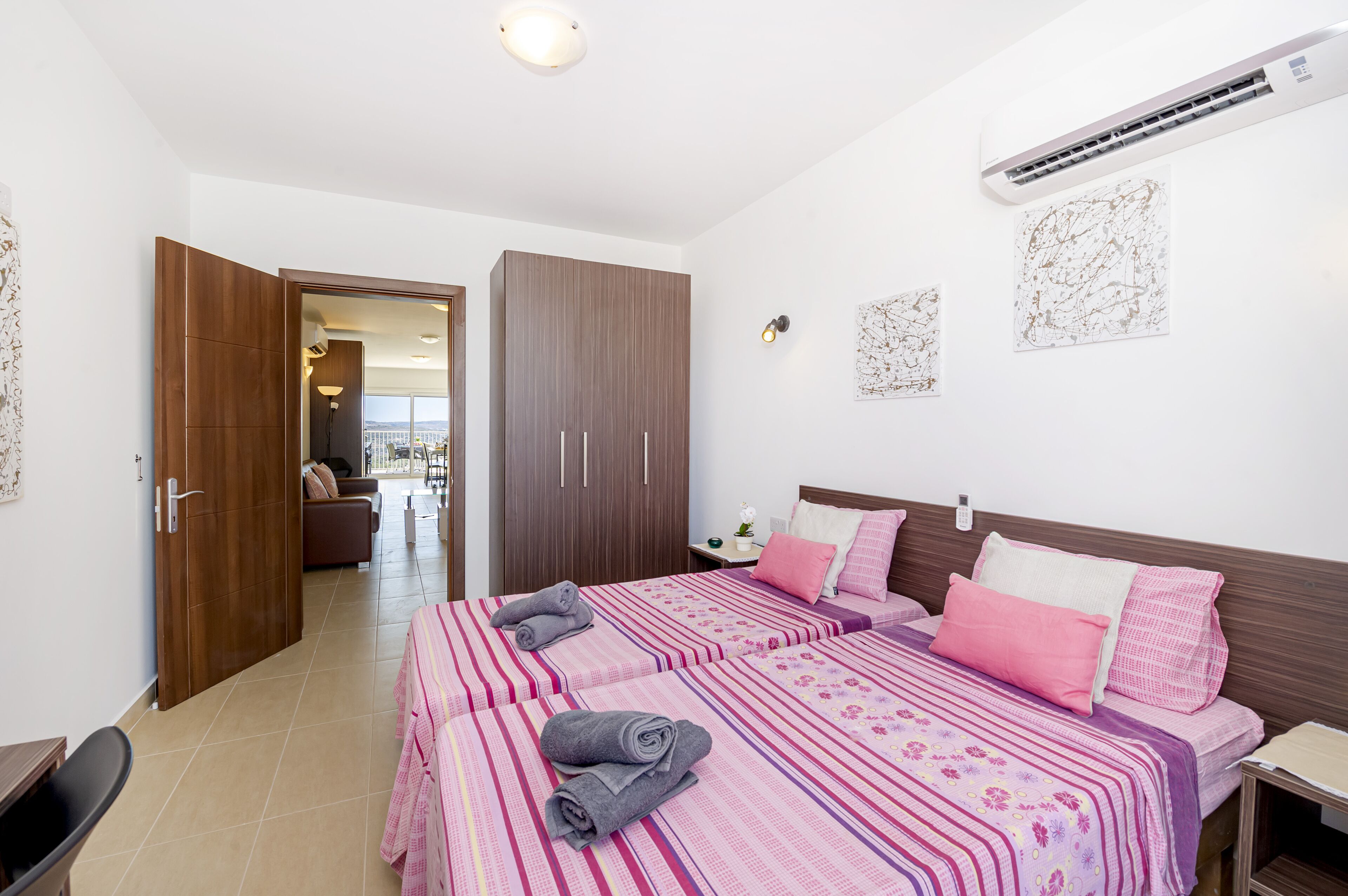 Apartamento Superior | 2 quartos, secretária, secretária adequada para computadores portáteis 