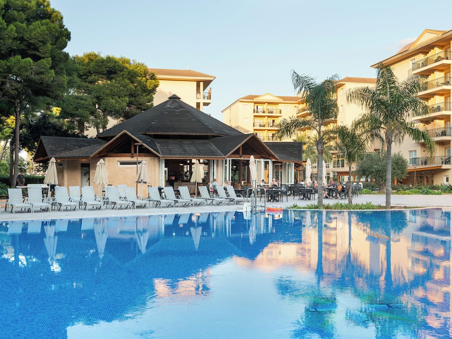 Fachada do alojamento (tarde/noite)