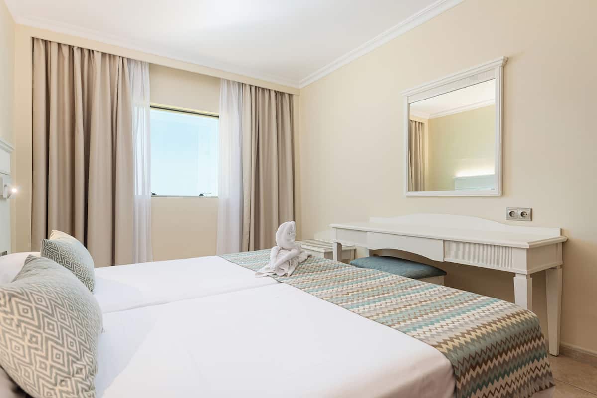 Apartamento, 2 quartos | Cofre no quarto, quartos insonorizados, Wi-fi grátis 