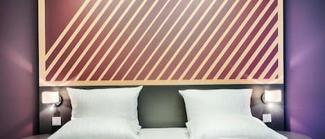 Quarto Duplo Premium | Roupa de alta qualidade, secretária, quartos insonorizados