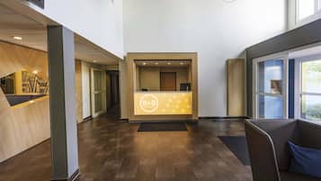 Roupa hipoalergénica, secretária, quartos insonorizados, Wi-fi grátis