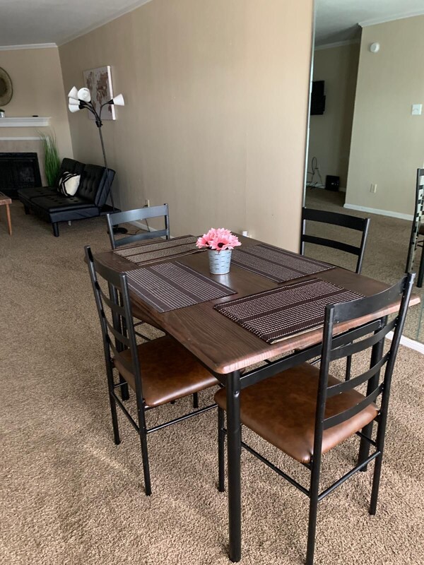 Newly Upgraded Townhome - Missouri