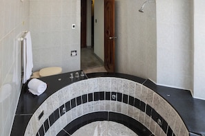 Quarto júnior | Banheiro | Chuveiro, toalhas de banho