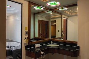 Quarto júnior | Banheiro | Chuveiro, toalhas de banho