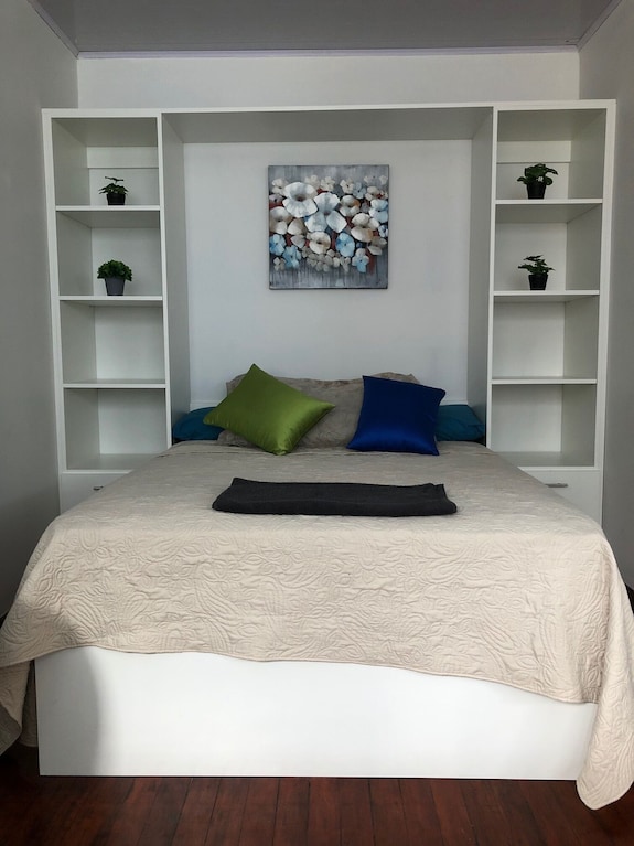 Boutique In Heredia (Cerca De Todo - Close To Everything) - Heredia