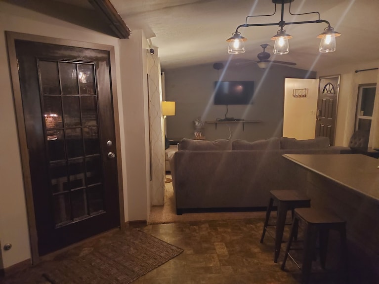 Creekside Valley: Secluded, Spacious Home For 8! - Illinois