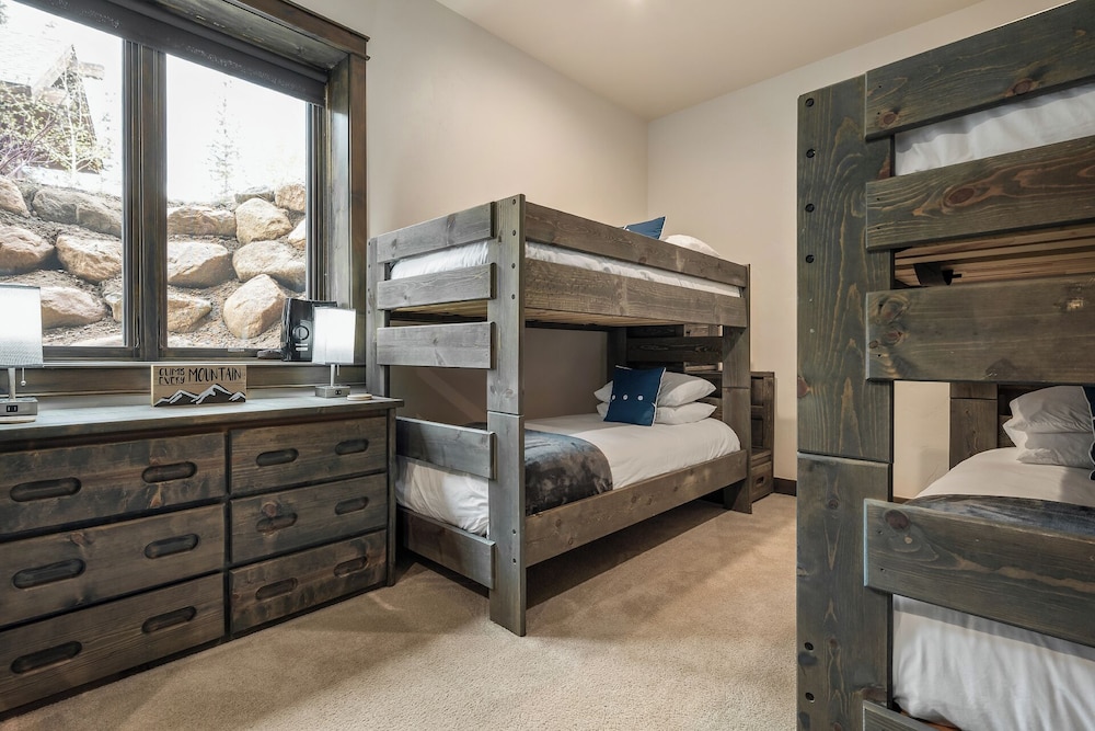 ☜ Look At Those Views! | Lakota Retreat | Luxe Home | Private Hot Tub - Winter Park, CO
