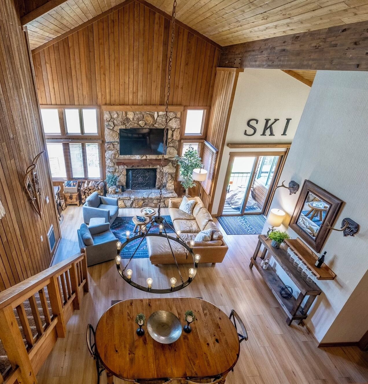 Luxe Mountain Cabin Condo, Prime Location Near Village, Pool, Sleeps 10 - Mammoth Lakes, CA