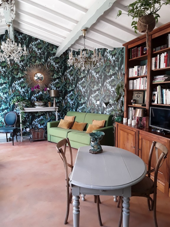 Carefully Decorated House - Grignan