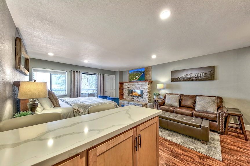 Contemporary Llv#225 Sauna, Fireplace, Ac, Lake, Ski, Hike, Gym, Pool - Lake Tahoe