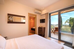 Vila superluxo | 5 quartos, cofres nos quartos, ferros/tábuas de passar roupa