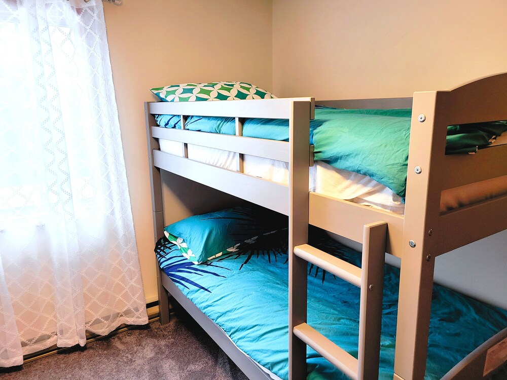 Luxury Vacation Home In The Poconos Close To The Lake And Community Pool. - Jim Thorpe, PA